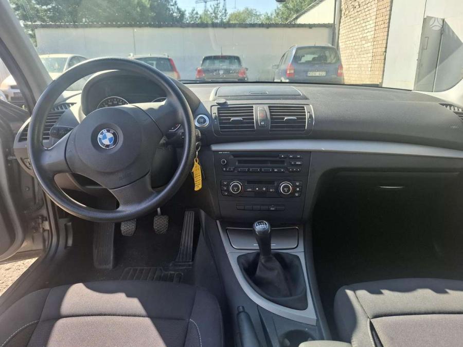 Grey BMW 118 2009 in Pasvalys, with an engine capacity of 0.00 L and mileage of 262 thousand km for 3250 €, photo 8 on AUTOMOTO.COM.LV