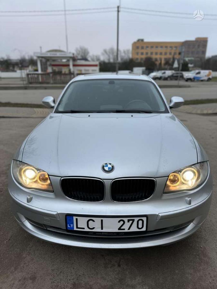 Pelēks BMW 118 2010 Šauļi, ar dzinēja tilpumu 2.00 L un nobraukumu 135 tūkst. km par 3200 €, foto 4 vietnē AUTOMOTO.COM.LV