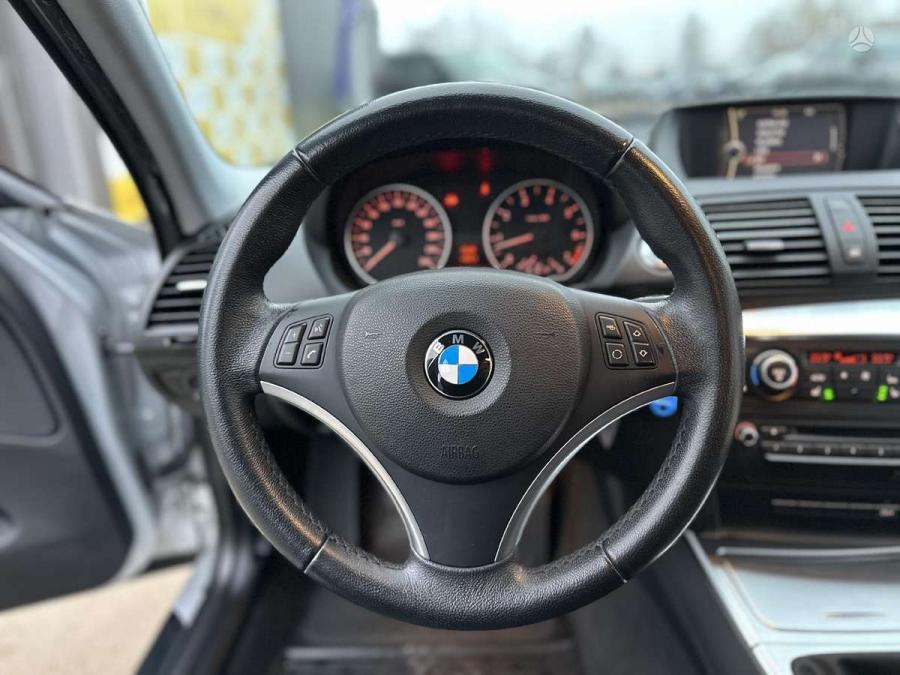 Pelēks BMW 118 2010 Šauļi, ar dzinēja tilpumu 2.00 L un nobraukumu 135 tūkst. km par 3200 €, foto 20 vietnē AUTOMOTO.COM.LV