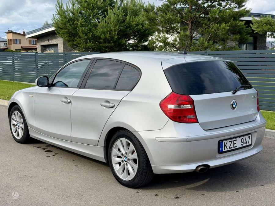 Pelēks BMW 118 2010 Viļņa, ar dzinēja tilpumu 2.00 L un nobraukumu 202 tūkst. km par 3250 €, foto 4 vietnē AUTOMOTO.COM.LV