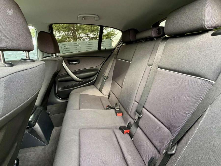 Pelēks BMW 118 2010 Viļņa, ar dzinēja tilpumu 2.00 L un nobraukumu 202 tūkst. km par 3250 €, foto 13 vietnē AUTOMOTO.COM.LV