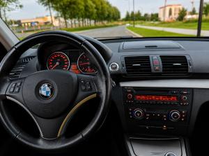 Grey BMW 118 2010 in Vilnius, with an engine capacity of 2.00 L and mileage of 225 thousand km for 3950 €, photo 6 on AUTOMOTO.COM.LV
