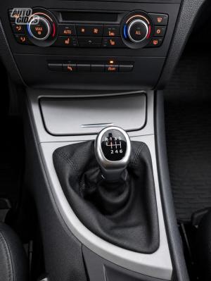 Grey BMW 118 2010 in Vilnius, with an engine capacity of 2.00 L and mileage of 225 thousand km for 3950 €, photo 9 on AUTOMOTO.COM.LV