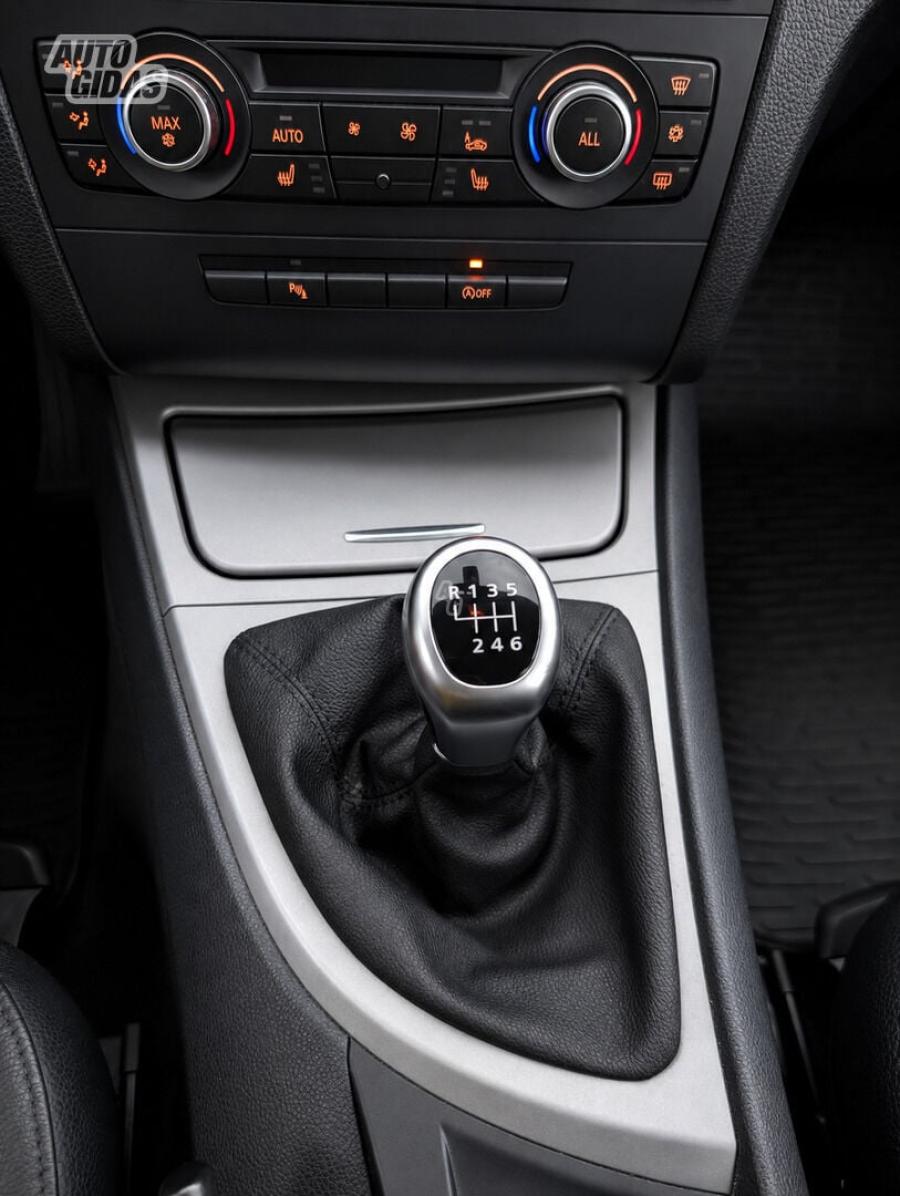 Grey BMW 118 2010 in Vilnius, with an engine capacity of 2.00 L and mileage of 225 thousand km for 3950 €, photo 9 on AUTOMOTO.COM.LV