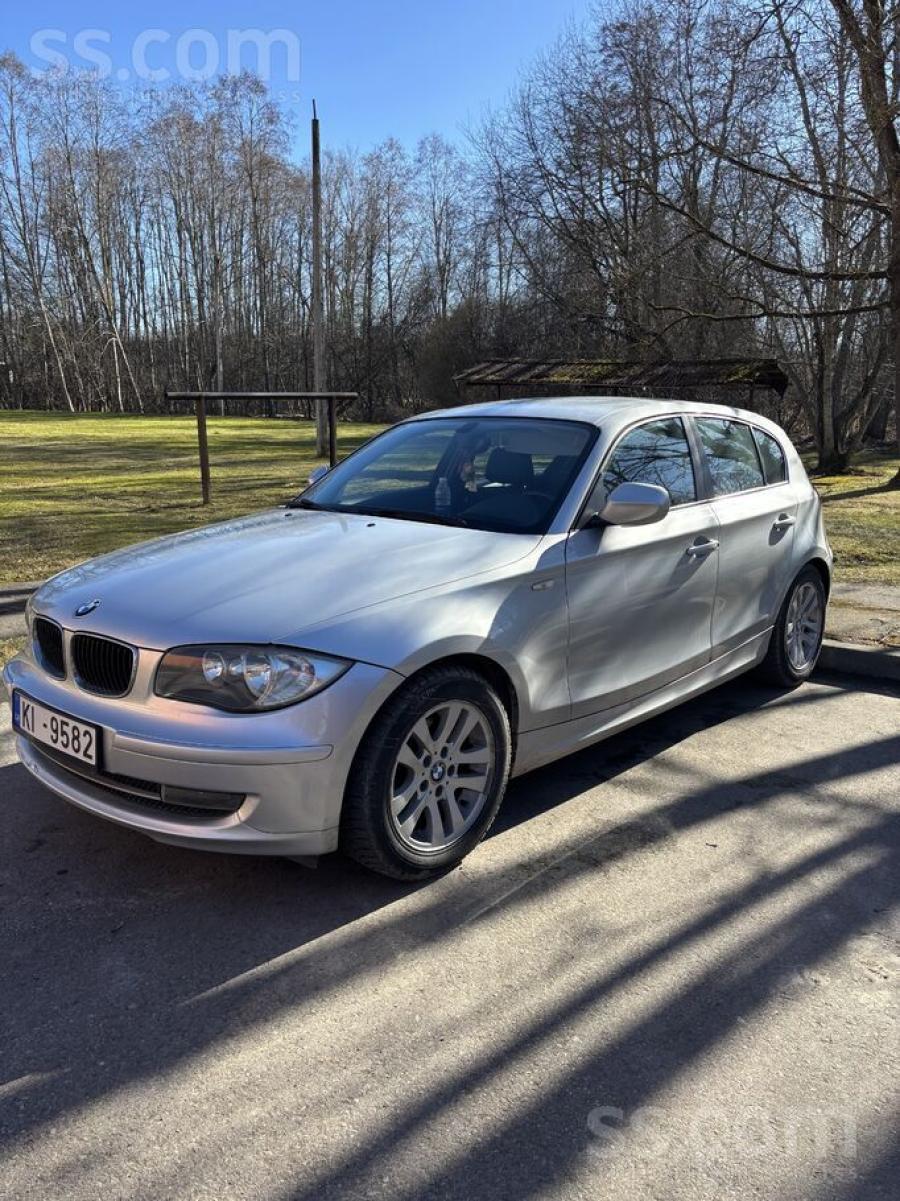 Grey BMW 118 2010 in Riga, with an engine capacity of 2.00 L and mileage of 235 thousand km for 3850 €, photo 1 on AUTOMOTO.COM.LV