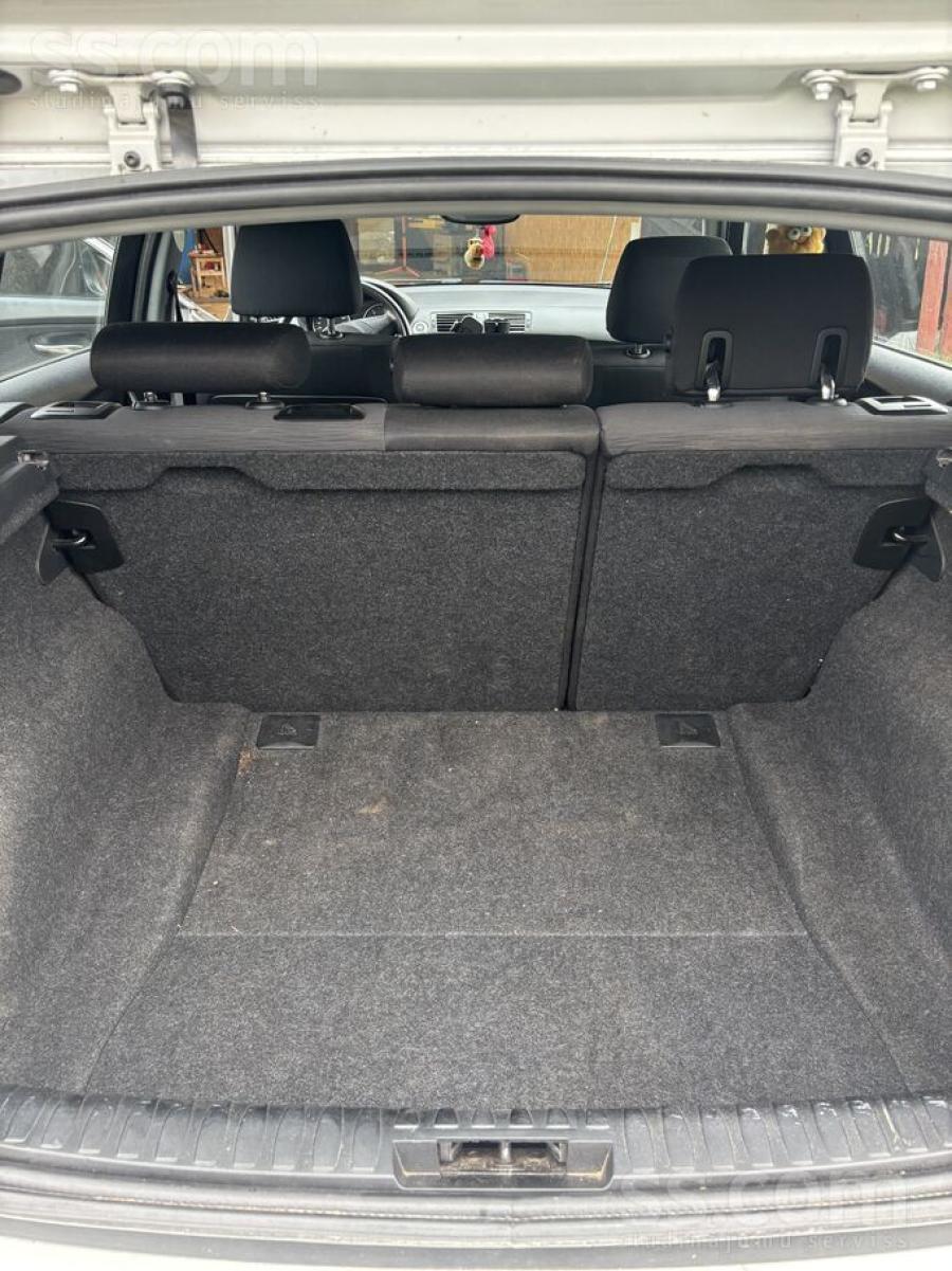 Grey BMW 118 2010 in Riga, with an engine capacity of 2.00 L and mileage of 223 thousand km for 2900 €, photo 10 on AUTOMOTO.COM.LV