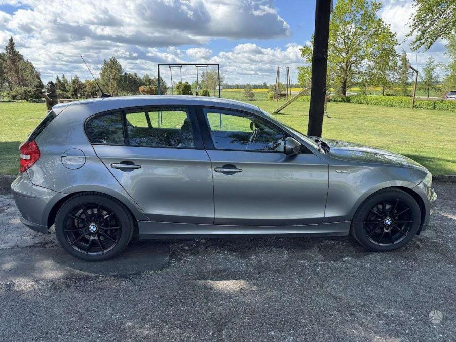 Grey BMW 118 2011 in Radviliskis, with an engine capacity of 2.00 L and mileage of 361 thousand km for 3700 €, photo 4 on AUTOMOTO.COM.LV