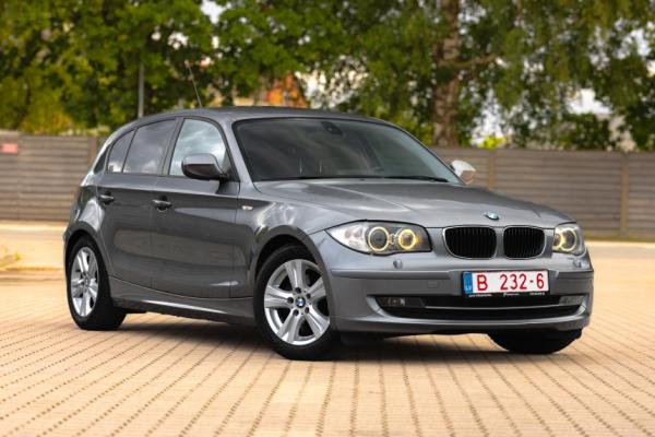 Grey BMW 118 2011 in Riga, with an engine capacity of 2.00 L and mileage of 214 thousand km for 5890 €, photo 10 on AUTOMOTO.COM.LV