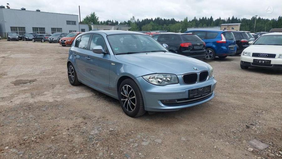 Grey BMW 118 2011 in Utena, with an engine capacity of 2.00 L and mileage of 294 thousand km for 3300 €, photo 1 on AUTOMOTO.COM.LV
