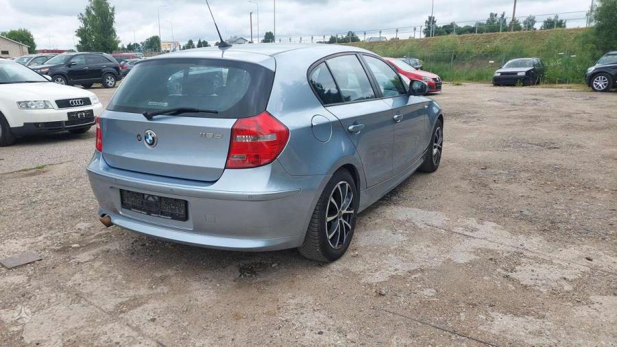 Grey BMW 118 2011 in Utena, with an engine capacity of 2.00 L and mileage of 294 thousand km for 3300 €, photo 3 on AUTOMOTO.COM.LV