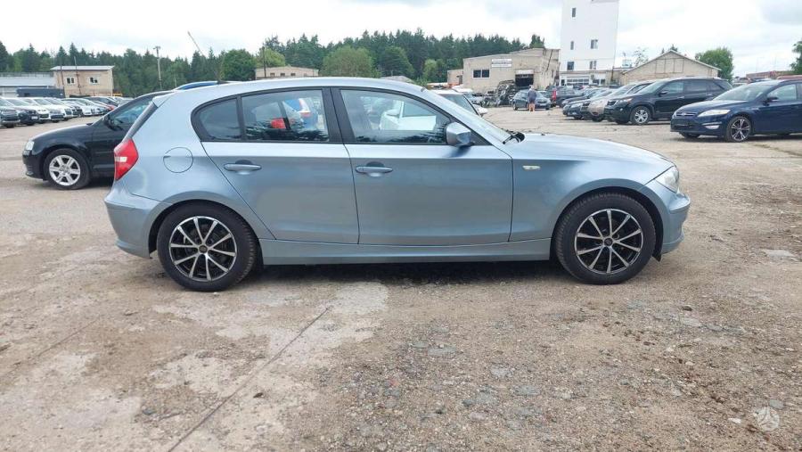 Grey BMW 118 2011 in Utena, with an engine capacity of 2.00 L and mileage of 294 thousand km for 3300 €, photo 4 on AUTOMOTO.COM.LV