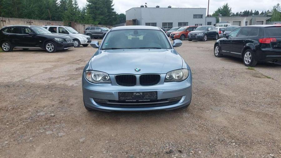 Grey BMW 118 2011 in Utena, with an engine capacity of 2.00 L and mileage of 294 thousand km for 3300 €, photo 8 on AUTOMOTO.COM.LV