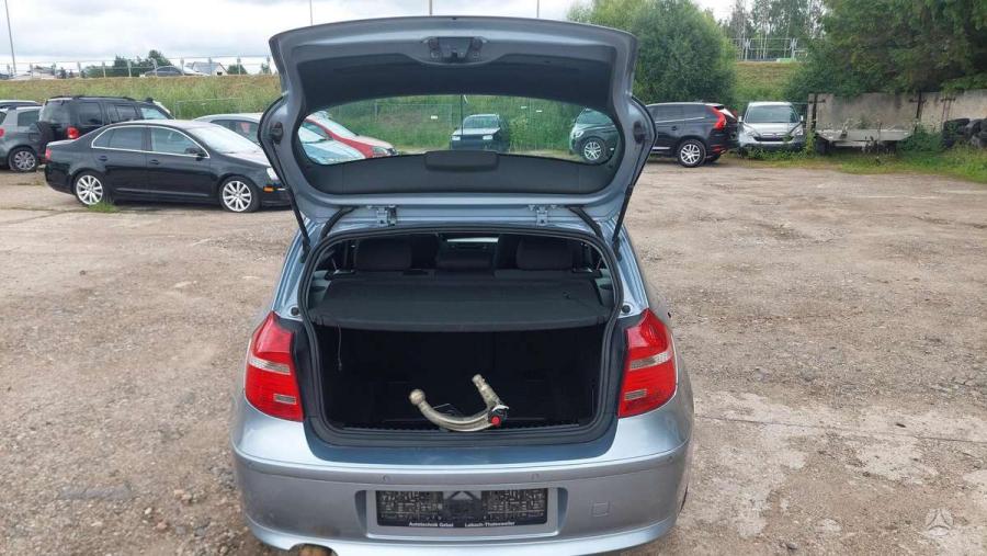 Grey BMW 118 2011 in Utena, with an engine capacity of 2.00 L and mileage of 294 thousand km for 3300 €, photo 10 on AUTOMOTO.COM.LV