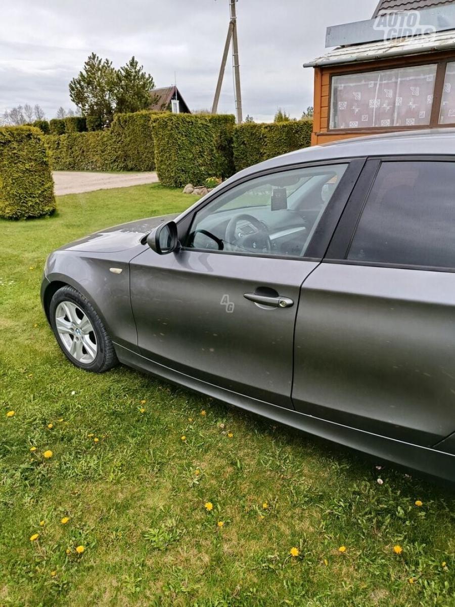 Grey BMW 118 2011 in Marijampole, with an engine capacity of 2.00 L and mileage of 305 thousand km for 2600 €, photo 3 on AUTOMOTO.COM.LV