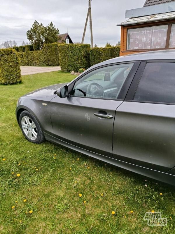 Pelēks BMW 118 2011 Marijampole, ar dzinēja tilpumu 2.00 L un nobraukumu 305 tūkst. km par 2600 €, foto 9 vietnē AUTOMOTO.COM.LV