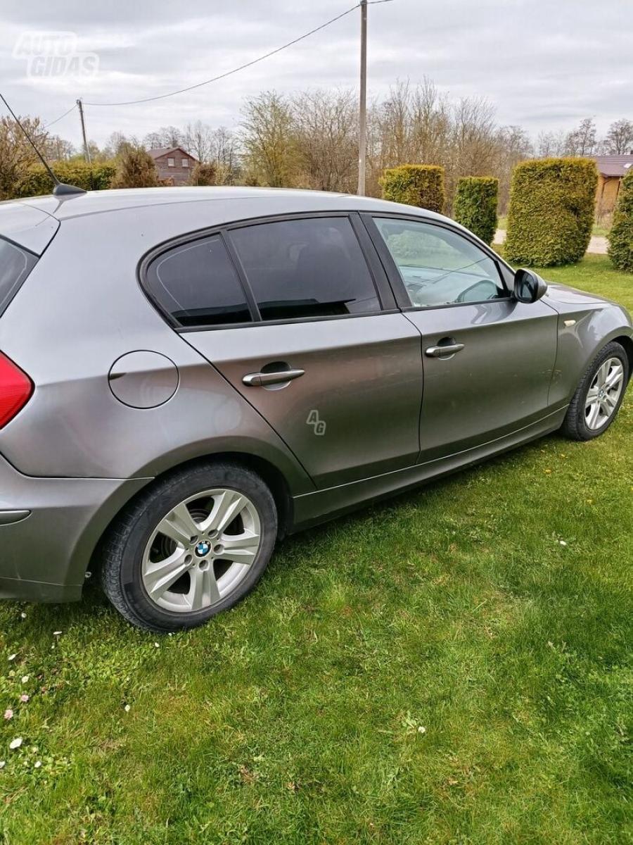 Grey BMW 118 2011 in Marijampole, with an engine capacity of 2.00 L and mileage of 305 thousand km for 2600 €, photo 13 on AUTOMOTO.COM.LV