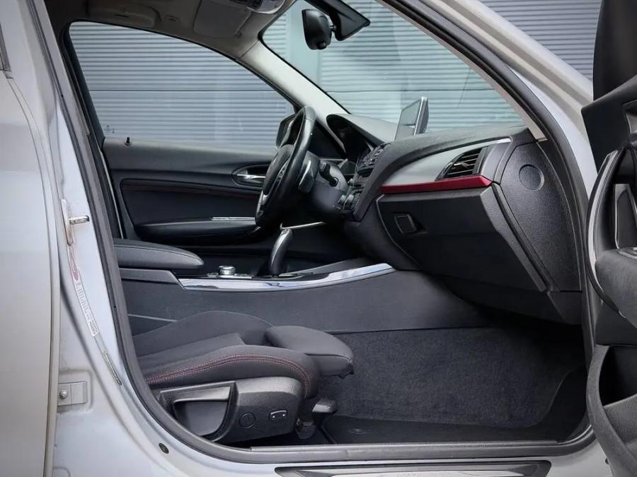 Pelēks BMW 118 2011 Rīga, ar dzinēja tilpumu 1.60 L un nobraukumu 181 tūkst. km par 5550 €, foto 22 vietnē AUTOMOTO.COM.LV