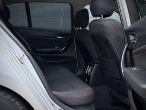 Pelēks BMW 118 2011 Rīga, ar dzinēja tilpumu 1.60 L un nobraukumu 181 tūkst. km par 5550 €, foto 24 vietnē AUTOMOTO.COM.LV
