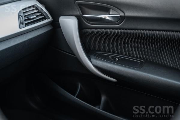 Pelēks BMW 118 2012 Rīga, ar dzinēja tilpumu 2.00 L un nobraukumu 376 tūkst. km par 4600 €, foto 9 vietnē AUTOMOTO.COM.LV
