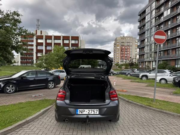 Grey BMW 118 2012 in Riga, with an engine capacity of 2.00 L and mileage of 376 thousand km for 4490 €, photo 5 on AUTOMOTO.COM.LV