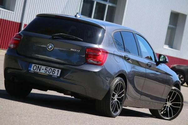 Grey BMW 118 2012 in Riga, with an engine capacity of 2.00 L and mileage of 260 thousand km for 6790 €, photo 2 on AUTOMOTO.COM.LV