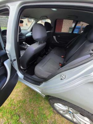 Pelēks BMW 118 2012 Kalvarija, ar dzinēja tilpumu 2.00 L un nobraukumu 300 tūkst. km par 5500 €, foto 15 vietnē AUTOMOTO.COM.LV