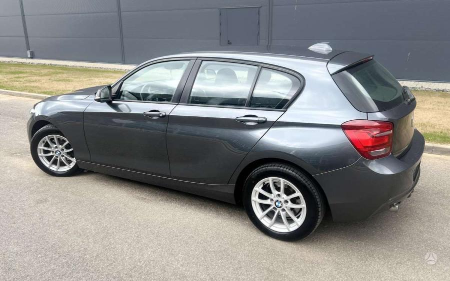 Pelēks BMW 118 2012 Viļņa, ar dzinēja tilpumu 2.00 L un nobraukumu 282 tūkst. km par 5490 €, foto 4 vietnē AUTOMOTO.COM.LV