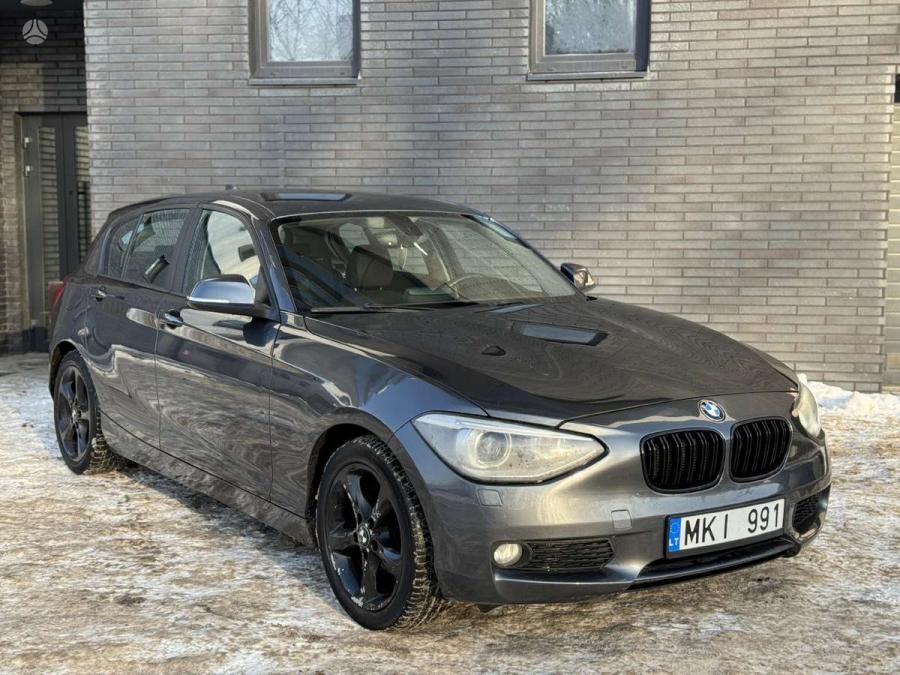 Grey BMW 118 2013 in Vilnius, with an engine capacity of 2.00 L and mileage of 294 thousand km for 5800 €, photo 1 on AUTOMOTO.COM.LV