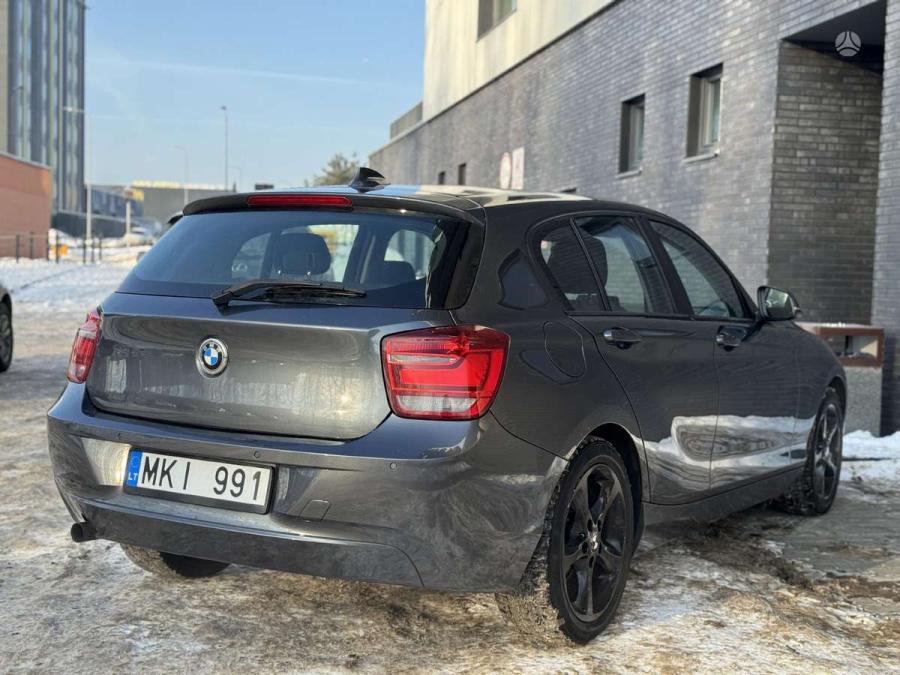 Grey BMW 118 2013 in Vilnius, with an engine capacity of 2.00 L and mileage of 294 thousand km for 5800 €, photo 4 on AUTOMOTO.COM.LV