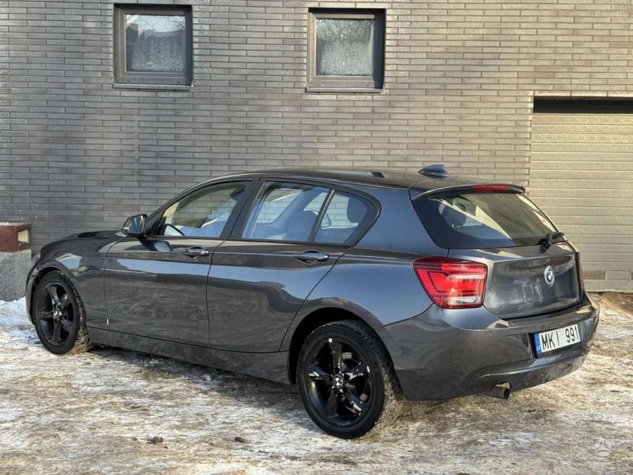 Grey BMW 118 2013 in Vilnius, with an engine capacity of 2.00 L and mileage of 294 thousand km for 5800 €, photo 6 on AUTOMOTO.COM.LV