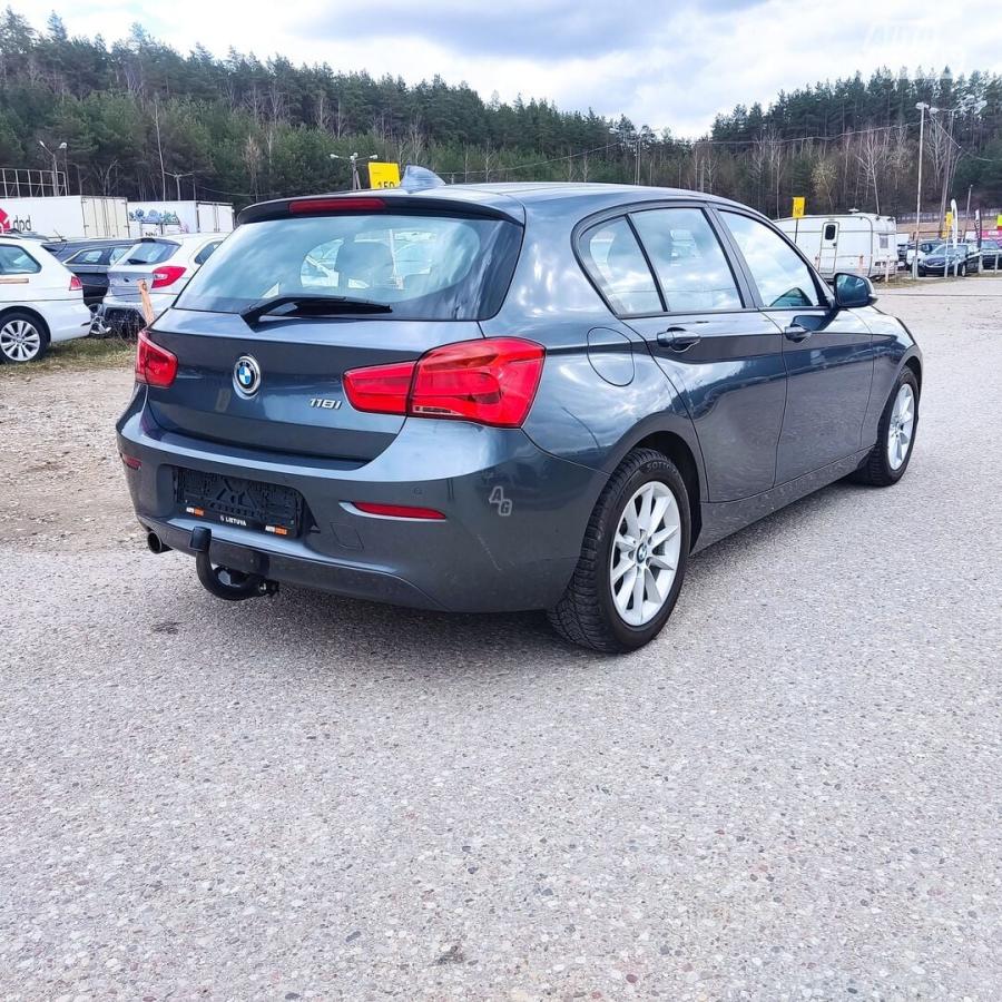 Grey BMW 118 2017 in Vilnius, with an engine capacity of 1.50 L and mileage of 303 thousand km for 6900 €, photo 9 on AUTOMOTO.COM.LV