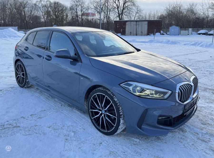 Grey BMW 118 2021 in Panevezys, with an engine capacity of 2.00 L and mileage of 124 thousand km for 18900 €, photo 3 on AUTOMOTO.COM.LV