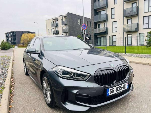 Pelēks BMW 118 2021 Kauņa, ar dzinēja tilpumu 1.50 L un nobraukumu 44 tūkst. km par 19800 €, foto 2 vietnē AUTOMOTO.COM.LV