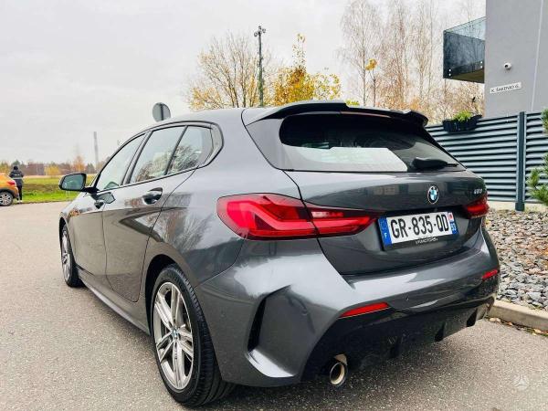 Pelēks BMW 118 2021 Kauņa, ar dzinēja tilpumu 1.50 L un nobraukumu 44 tūkst. km par 19800 €, foto 3 vietnē AUTOMOTO.COM.LV