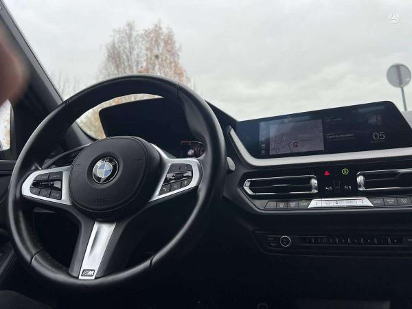 Pelēks BMW 118 2021 Kauņa, ar dzinēja tilpumu 1.50 L un nobraukumu 44 tūkst. km par 19800 €, foto 9 vietnē AUTOMOTO.COM.LV