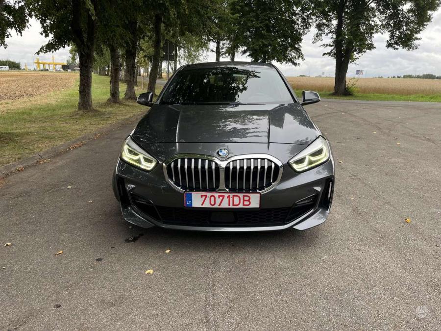 Grey BMW 118 2021 in Jurbarkas, with an engine capacity of 2.00 L and mileage of 170 thousand km for 13000 €, photo 4 on AUTOMOTO.COM.LV