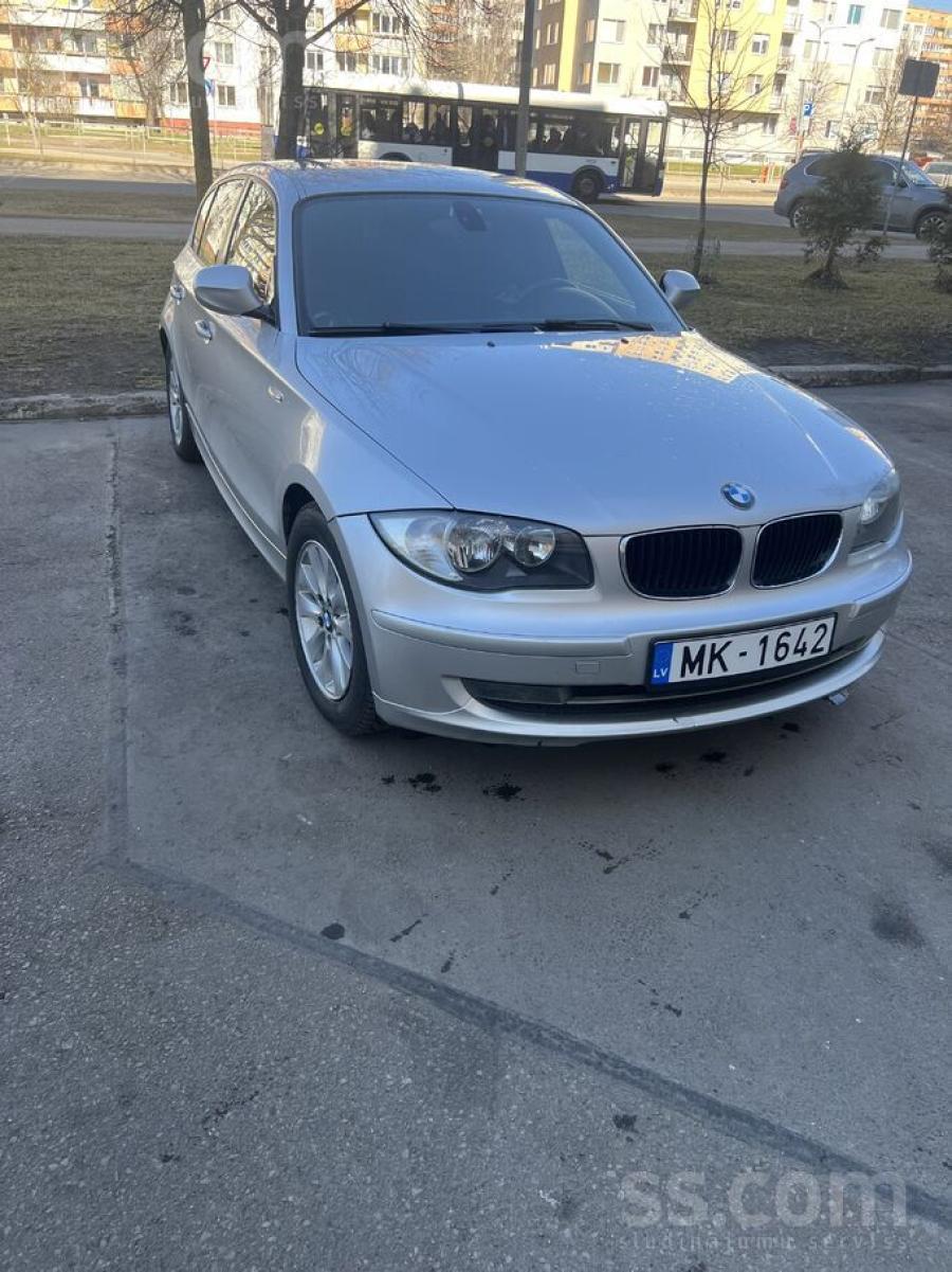 Grey BMW 118 2010 in Riga, with an engine capacity of 2.00 L and mileage of 313 thousand km for 3200 €, photo 1 on AUTOMOTO.COM.LV