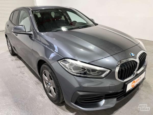 Grey BMW 118 2021 in Kaunas, with an engine capacity of 2.00 L and mileage of 20 thousand km for 27499 €, photo 4 on AUTOMOTO.COM.LV