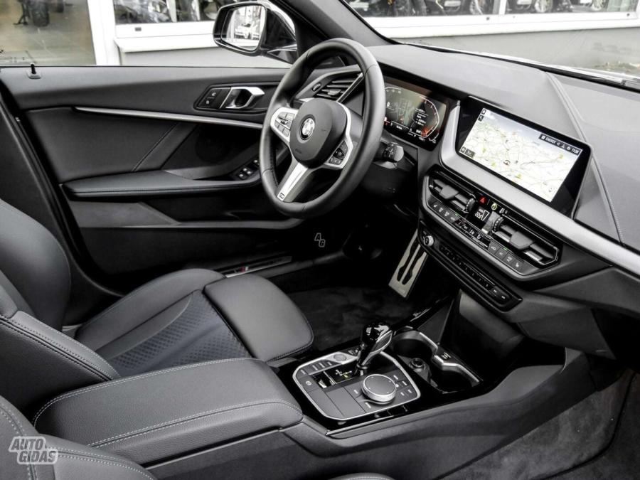 Grey BMW 118 2024 in Kaunas, with an engine capacity of 1.50 L and mileage of 22 thousand km for 29951 €, photo 3 on AUTOMOTO.COM.LV