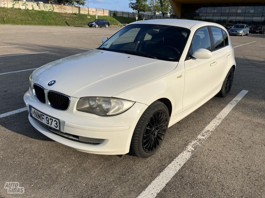 BMW 118 2009 in Vilnius, with an engine capacity of 2.00 L and mileage of 318 thousand km for 3000 €, photo 4 on AUTOMOTO.COM.LV