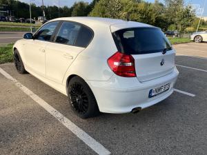 BMW 118 2009 in Vilnius, with an engine capacity of 2.00 L and mileage of 318 thousand km for 3000 €, photo 6 on AUTOMOTO.COM.LV