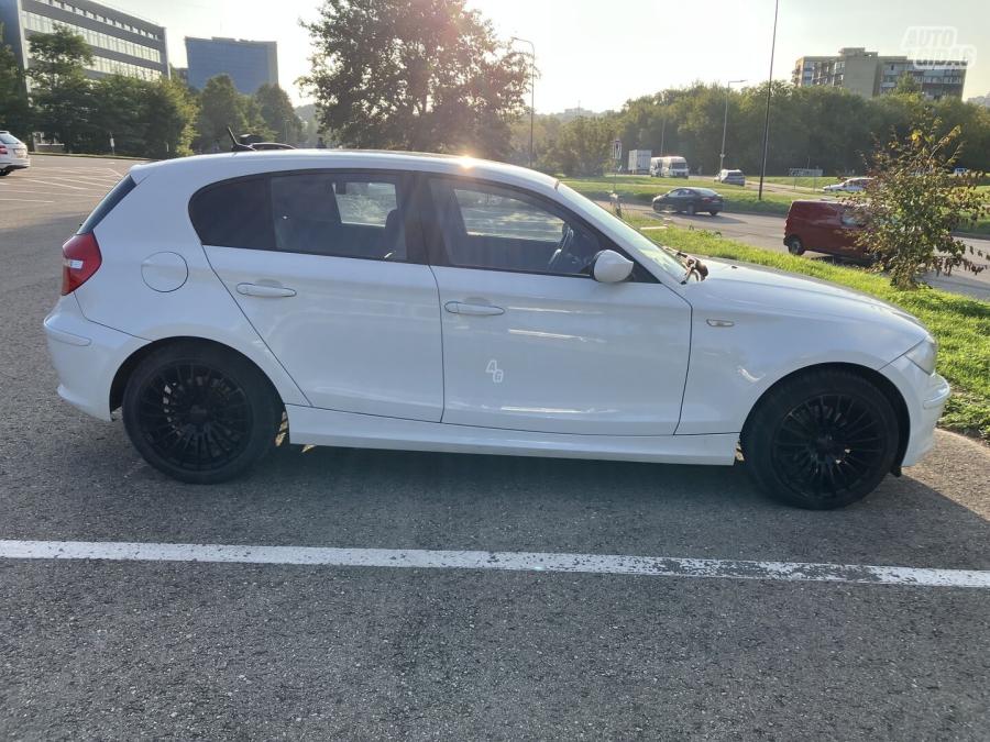 BMW 118 2009 in Vilnius, with an engine capacity of 2.00 L and mileage of 318 thousand km for 3000 €, photo 9 on AUTOMOTO.COM.LV