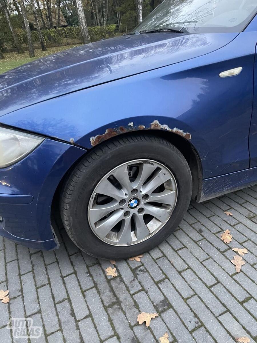 BMW 118 2009 in Kaunas, with an engine capacity of 2.00 L and mileage of 287 thousand km for 1350 €, photo 5 on AUTOMOTO.COM.LV