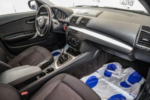 BMW 118 2010 in Kaunas, with an engine capacity of 2.00 L and mileage of 290 thousand km for 3990 €, photo 12 on AUTOMOTO.COM.LV