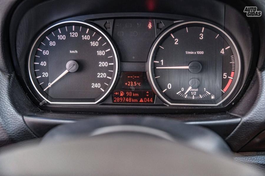 BMW 118 2010 in Kaunas, with an engine capacity of 2.00 L and mileage of 290 thousand km for 3990 €, photo 24 on AUTOMOTO.COM.LV
