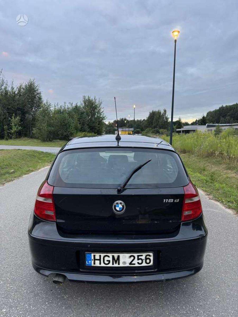 BMW 118 2010 in Vilnius, with an engine capacity of 2.00 L and mileage of 298 thousand km for 2500 €, photo 4 on AUTOMOTO.COM.LV