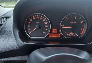BMW 118 2010 in Vilnius, with an engine capacity of 2.00 L and mileage of 298 thousand km for 2500 €, photo 7 on AUTOMOTO.COM.LV