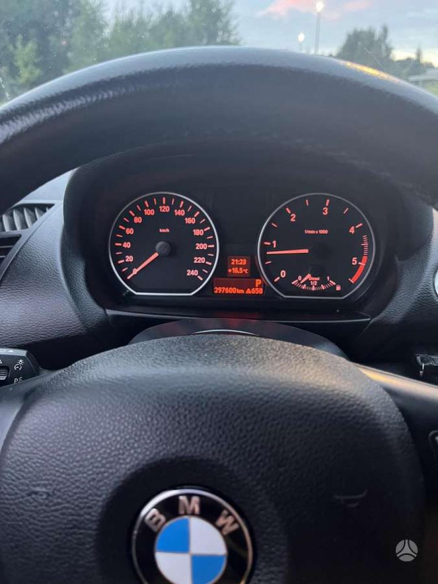 BMW 118 2010 in Vilnius, with an engine capacity of 2.00 L and mileage of 298 thousand km for 2500 €, photo 8 on AUTOMOTO.COM.LV