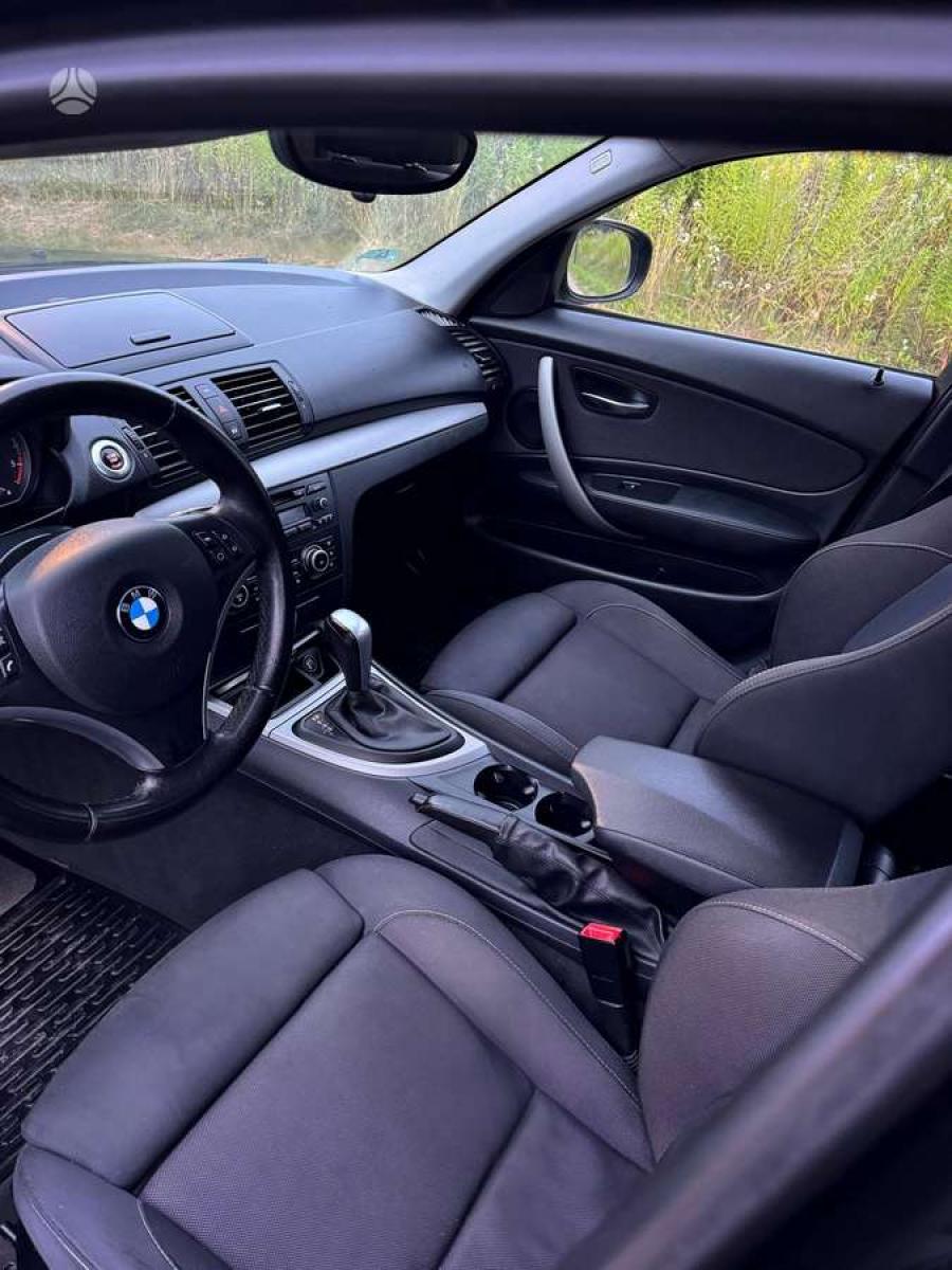 BMW 118 2010 in Vilnius, with an engine capacity of 2.00 L and mileage of 298 thousand km for 2500 €, photo 9 on AUTOMOTO.COM.LV