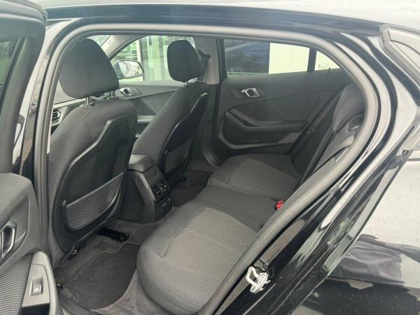 BMW 118 2023 Peetri, ar dzinēja tilpumu 1.50 L un nobraukumu 72 tūkst. km par 23650 €, foto 9 vietnē AUTOMOTO.COM.LV